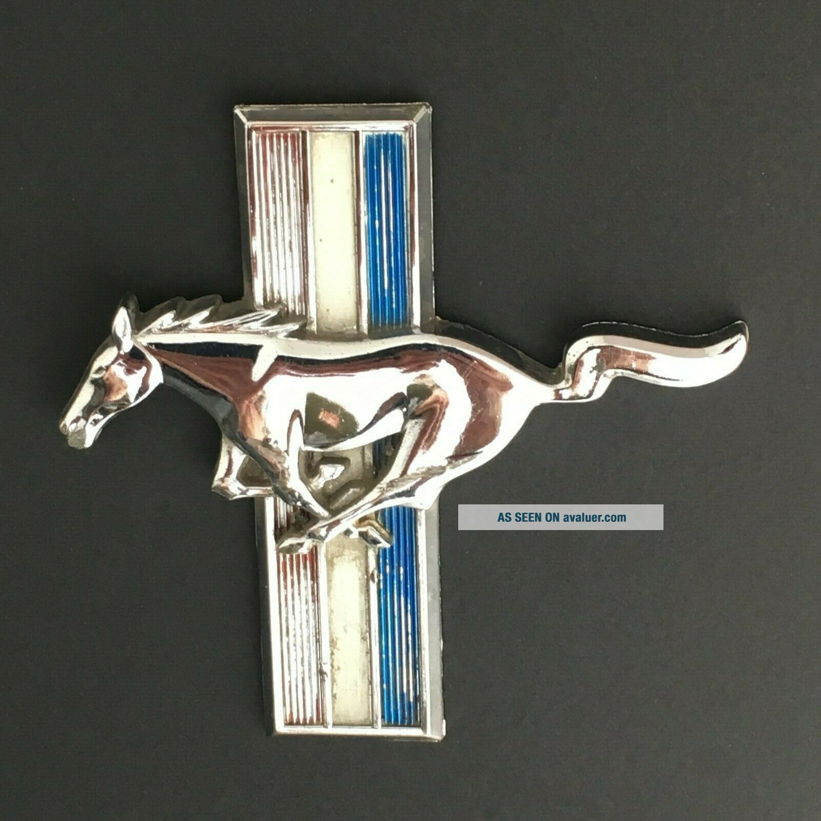 FORD MUSTANG 1960 OEM VINTAGE STEEL METAL EMBLEM LOGO CREST STEMMA ...
