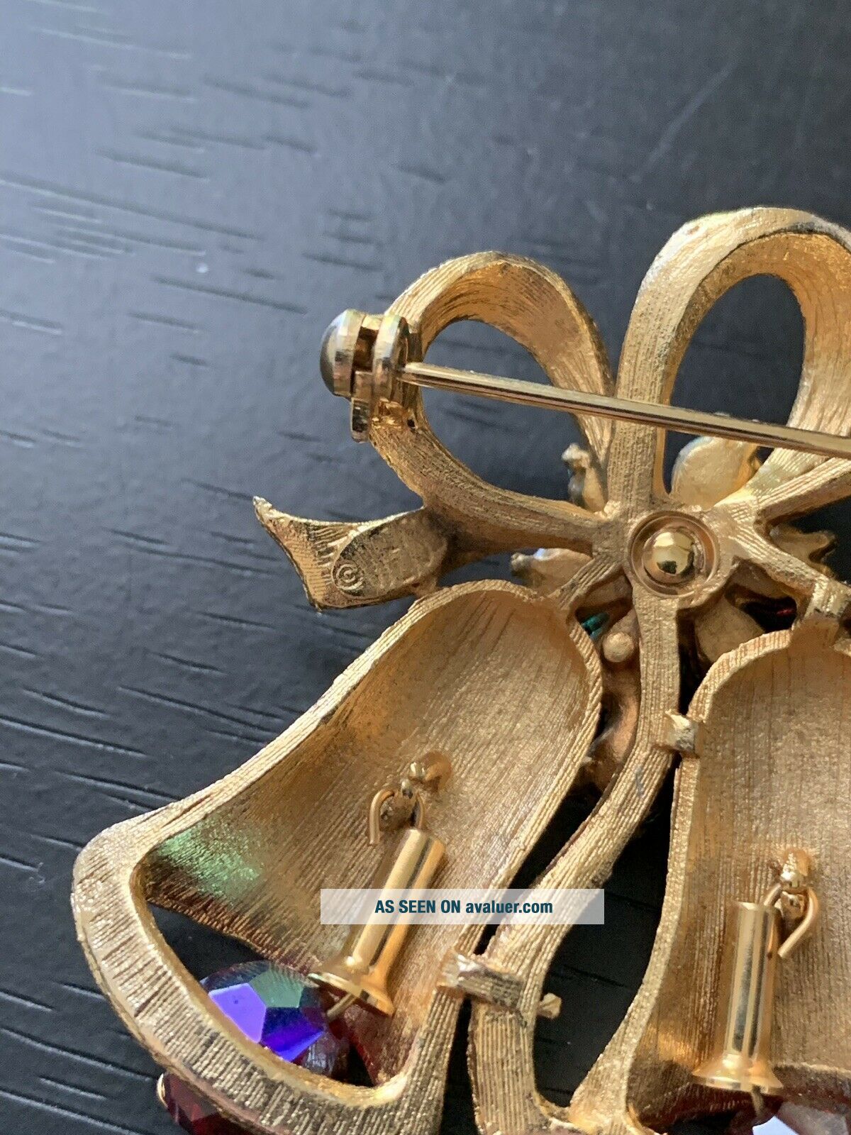 VINTAGE WEISS CHRISTMAS BELLS PIN BROOCH W/ RHINESTONE MOVEABLE CLAPPER ...