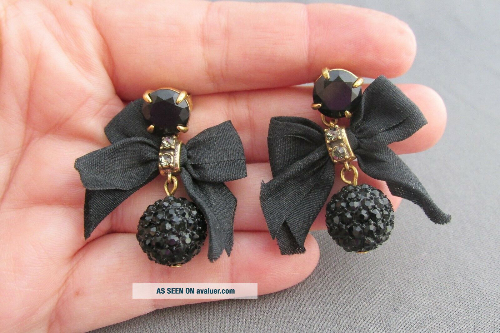 VINTAGE J CREW GOLD TONE BLACK BOW RHINESTONE BALL GLOBE DANGLE PIERCED ...
