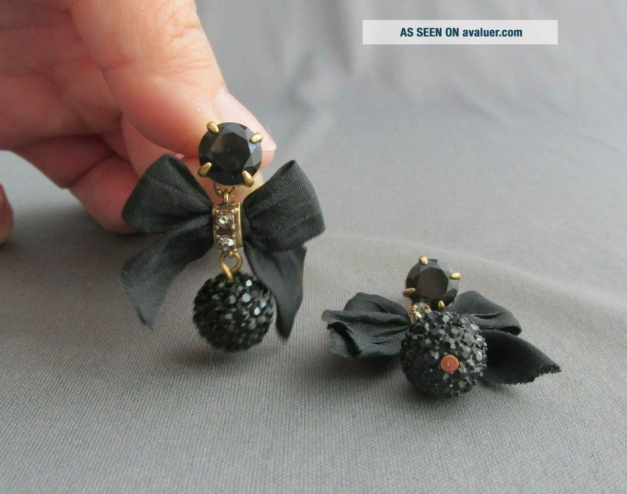VINTAGE J CREW GOLD TONE BLACK BOW RHINESTONE BALL GLOBE DANGLE PIERCED ...