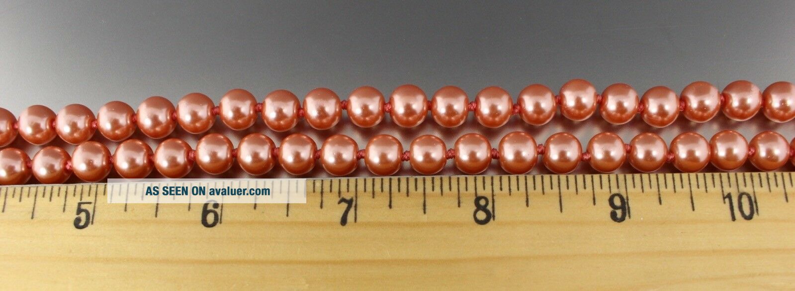 VINTAGE 60’S PEACH GLASS PEARL BEAD LONG FLAPPER NECKLACE | #7529355
