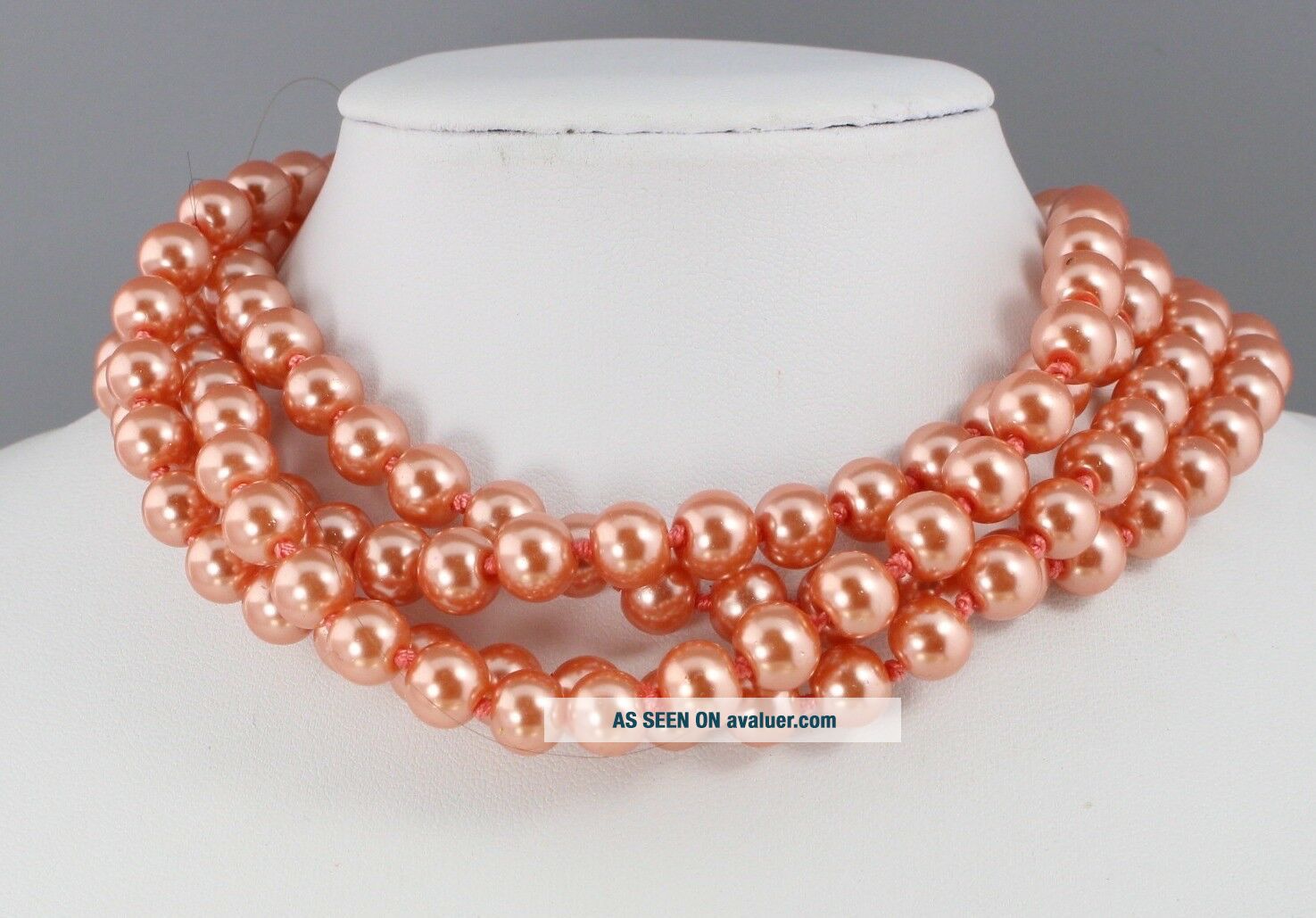 VINTAGE 60’S PEACH GLASS PEARL BEAD LONG FLAPPER NECKLACE | #7529355