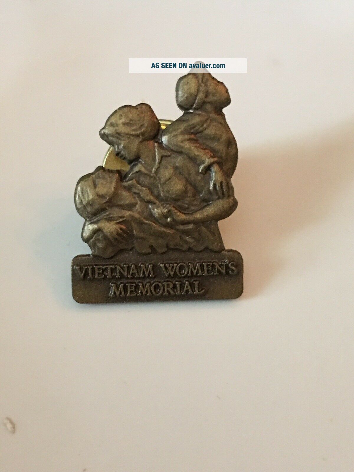 Vintage VIETNAM WOMEN ' S MEMORIAL PIN Goodacre Sculpture Made In USA ...