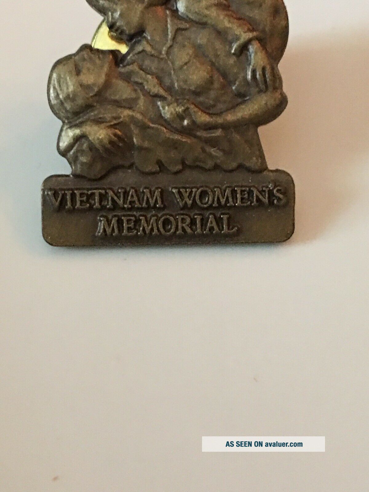 Vintage VIETNAM WOMEN ' S MEMORIAL PIN Goodacre Sculpture Made In USA ...