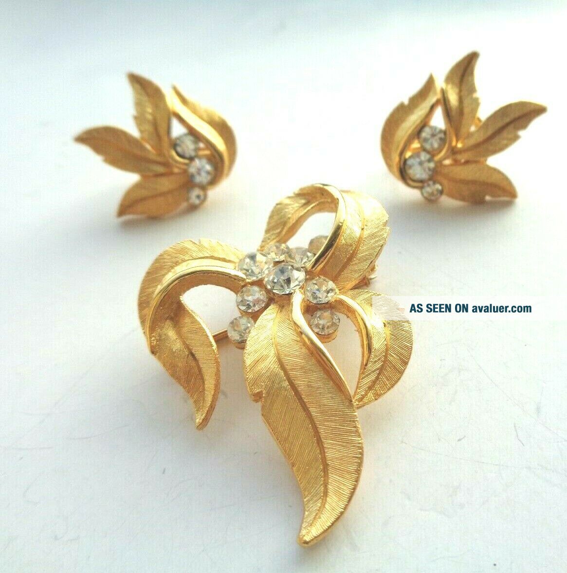 VINTAGE SIGNED CROWN TRIFARI SATINY GOLD TONE AB RHINESTONES LEAF ...