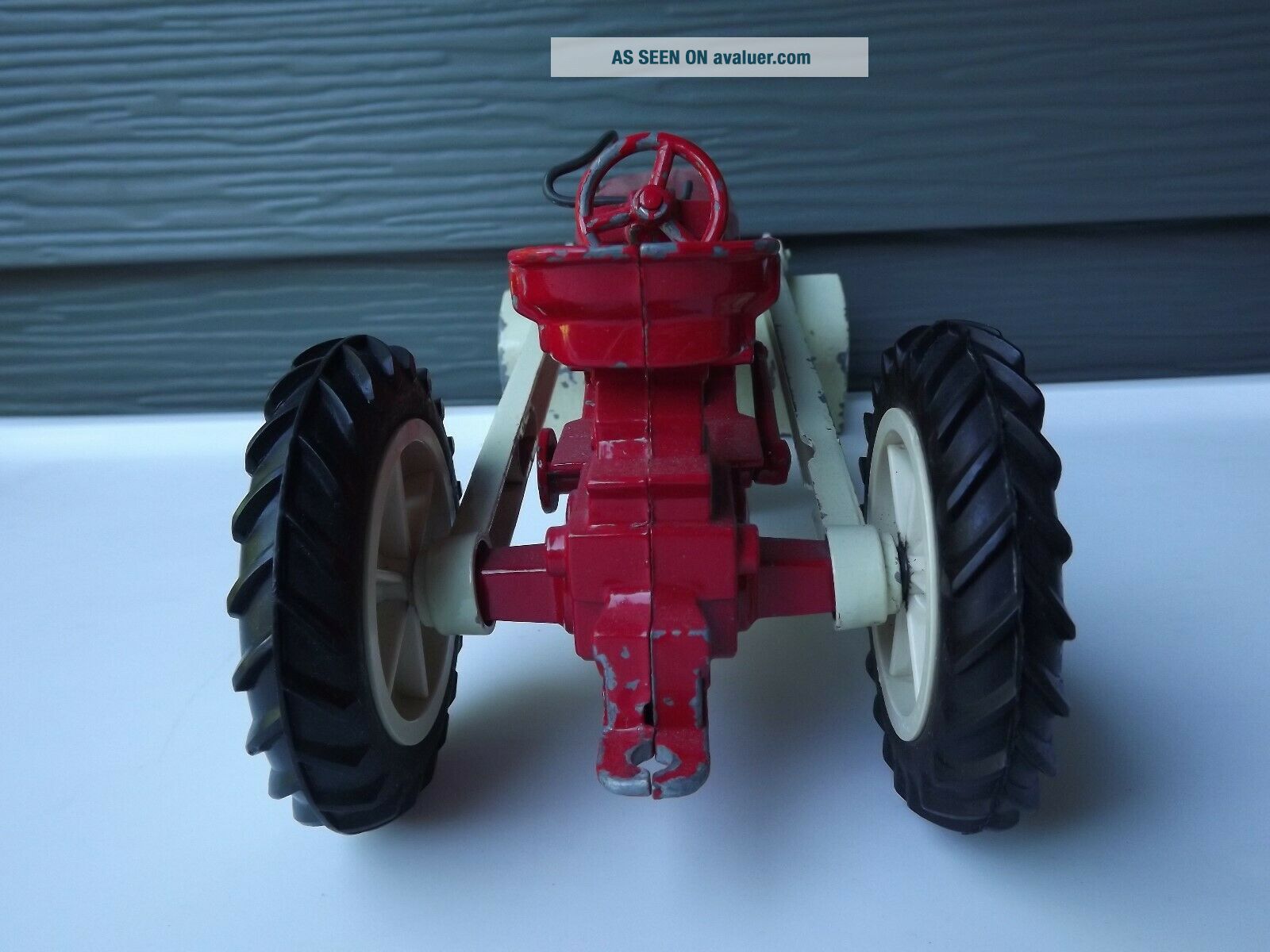 Vintage Ertl International Toy Tractor W/ Front End Loader 1/16th ...