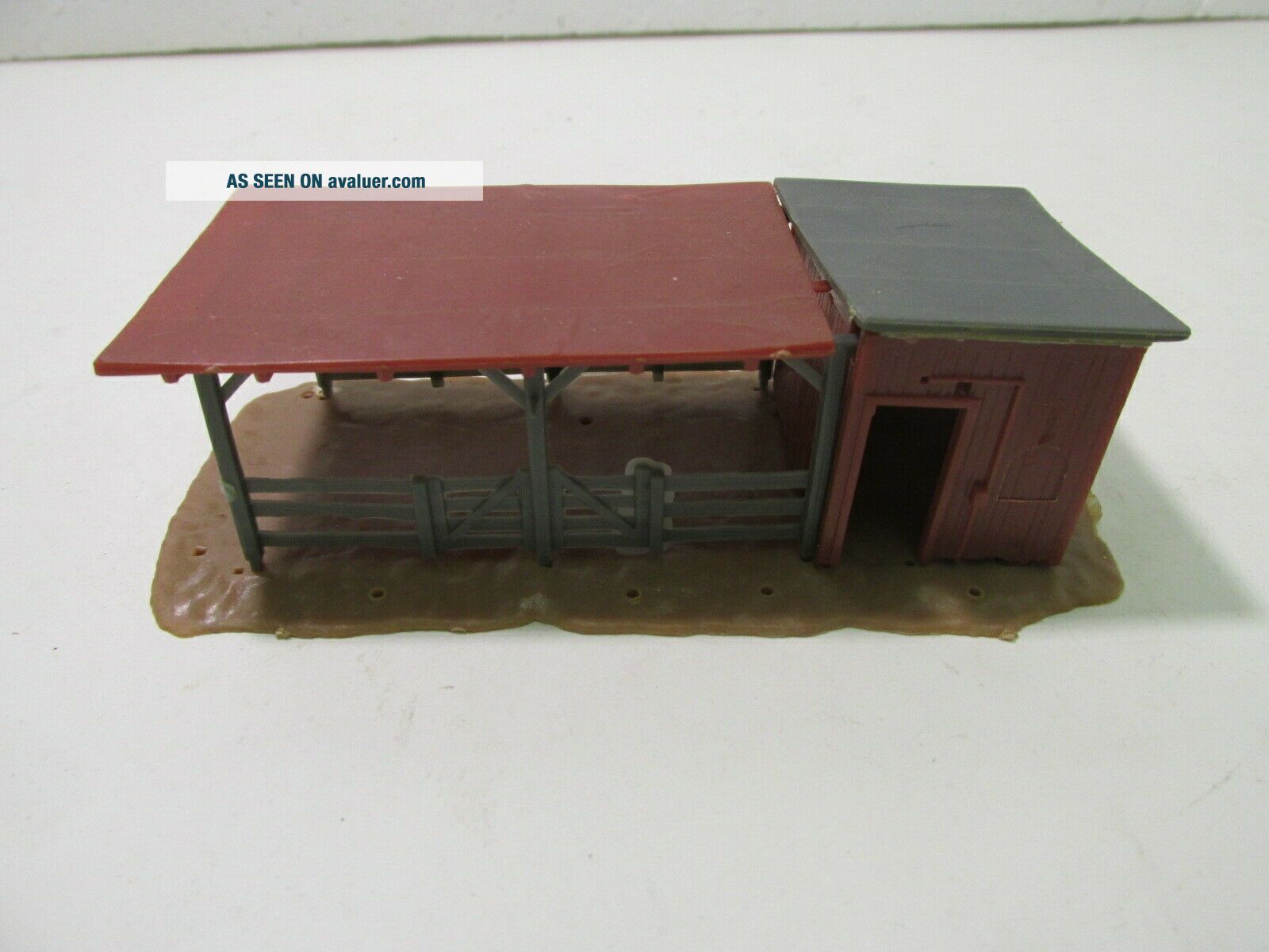 Vintage Farm Storage Shed With Fenced Area Train Building HO Gauge ...
