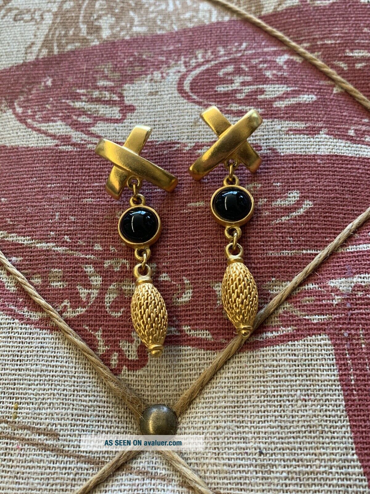 Vintage Signed Classiques Entier Costume Matte Gold Tone Black Lucite ...
