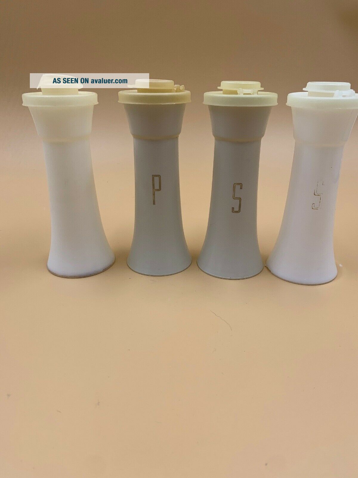 VINTAGE TUPPERWARE Salt & Pepper Shakers 4 In HOUR GLASS WHITE Flip Top ...