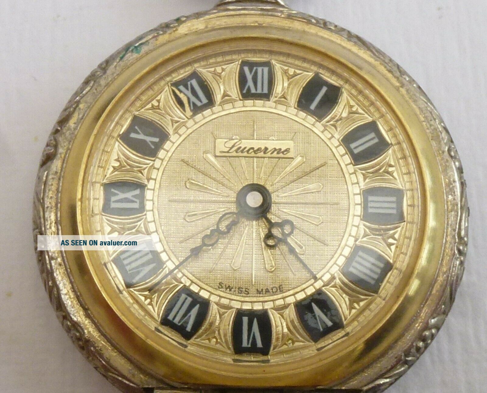 A VINTAGE LADIES SILVER TONE LUCERNE POCKET WATCH | #8095926