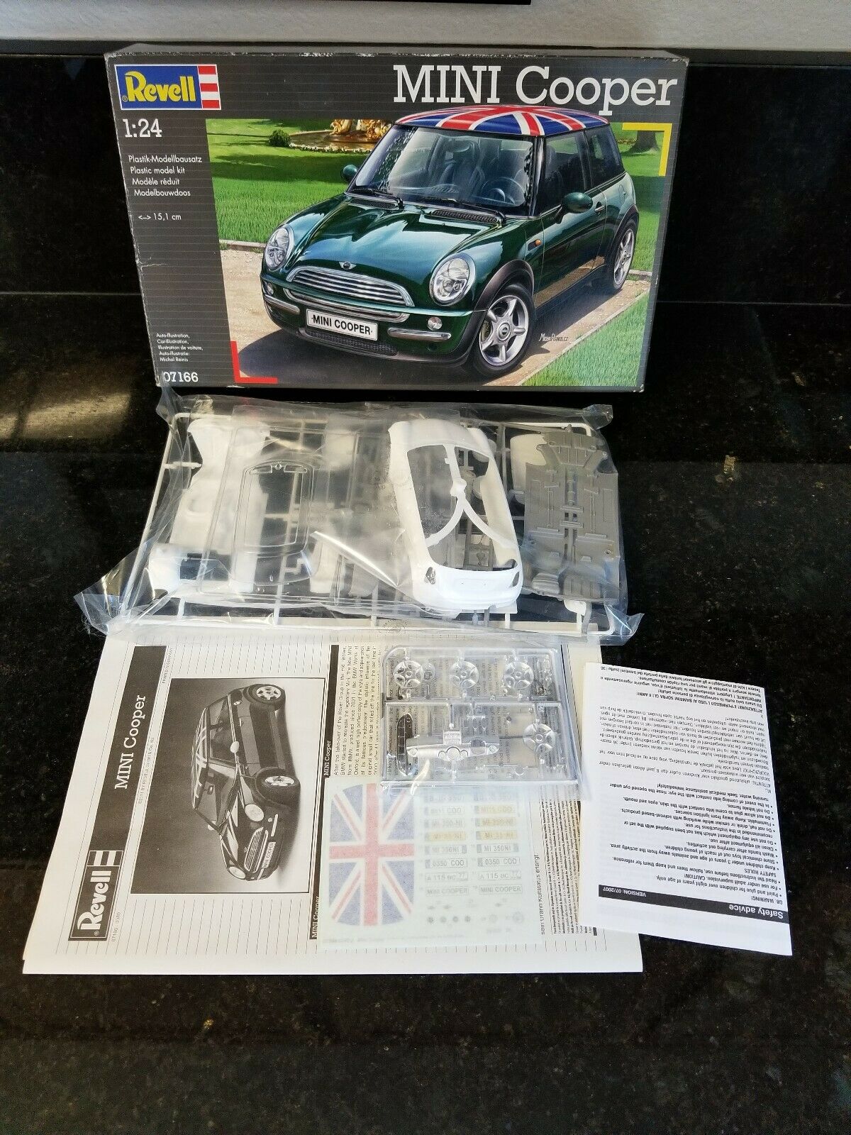 REVELL MINI COOPER SPORTS CAR 1/24 SCALE MODEL KIT | #22317804
