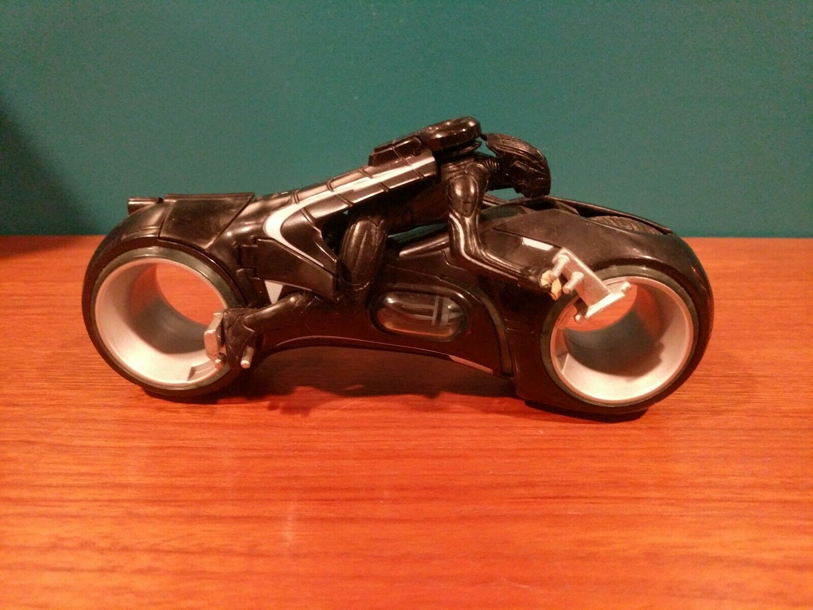 2010 Spin Master TRON Legacy Deluxe Sam Flynn Light Cycle Lights Sounds ...