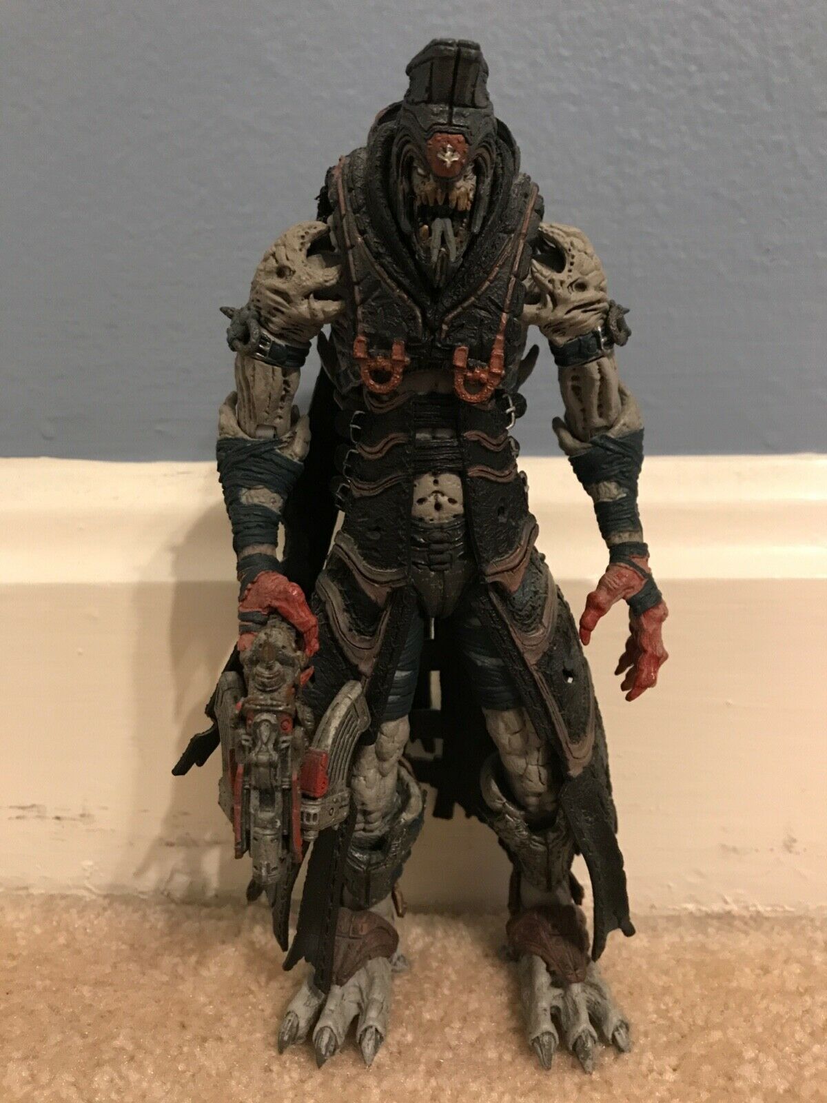 Loose NECA Kantus Figure GEARS OF WAR 2 W/ Gorgon Submachine Gun ...