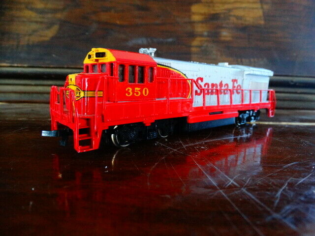 Bachmann Santa Fe Diesel Locomotive 350 HO Scale Train Engine | #22017283