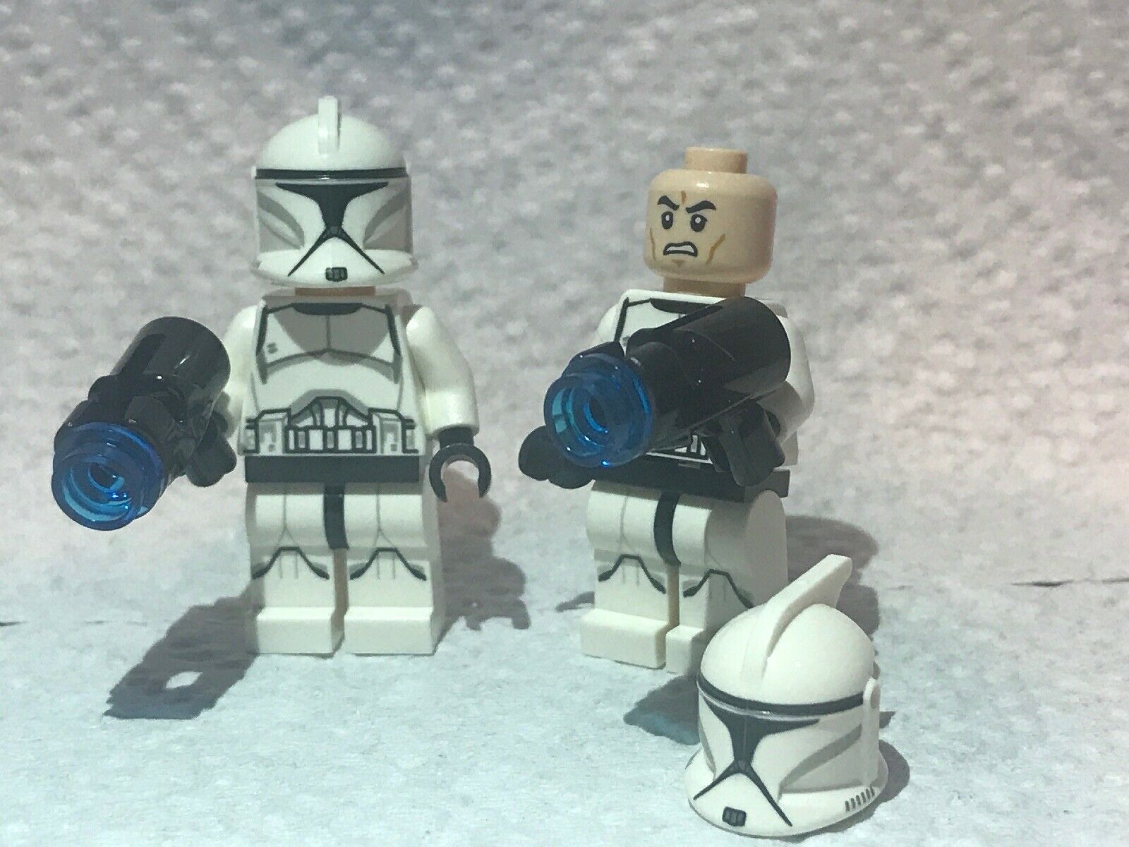 LEGO Star Wars - Two Clone Trooper With Printed Legs And Blasters 75206 ...