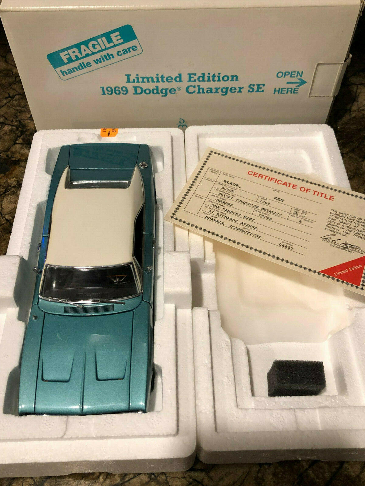 Danbury Limited Edition 1969 Dodge Charger SE 1:24 Scale | #22013700