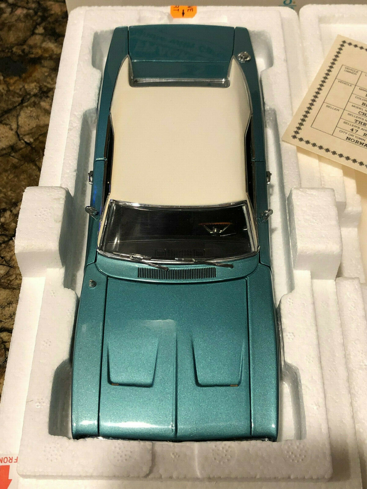 Danbury Limited Edition 1969 Dodge Charger SE 1:24 Scale | #22013700