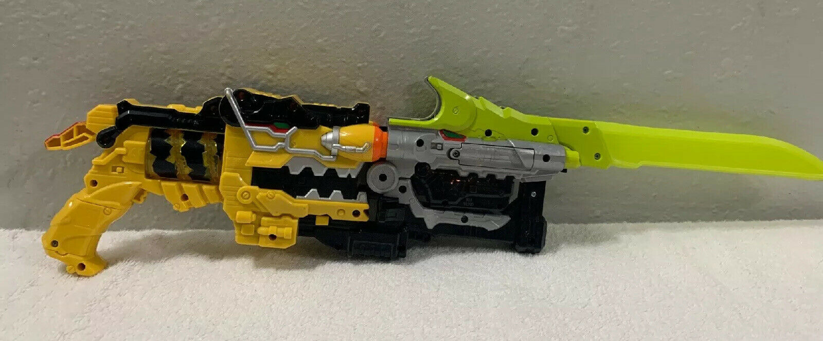 Power Rangers Dino Charger Deluxe Saber & Charge Morpher Blaster ...
