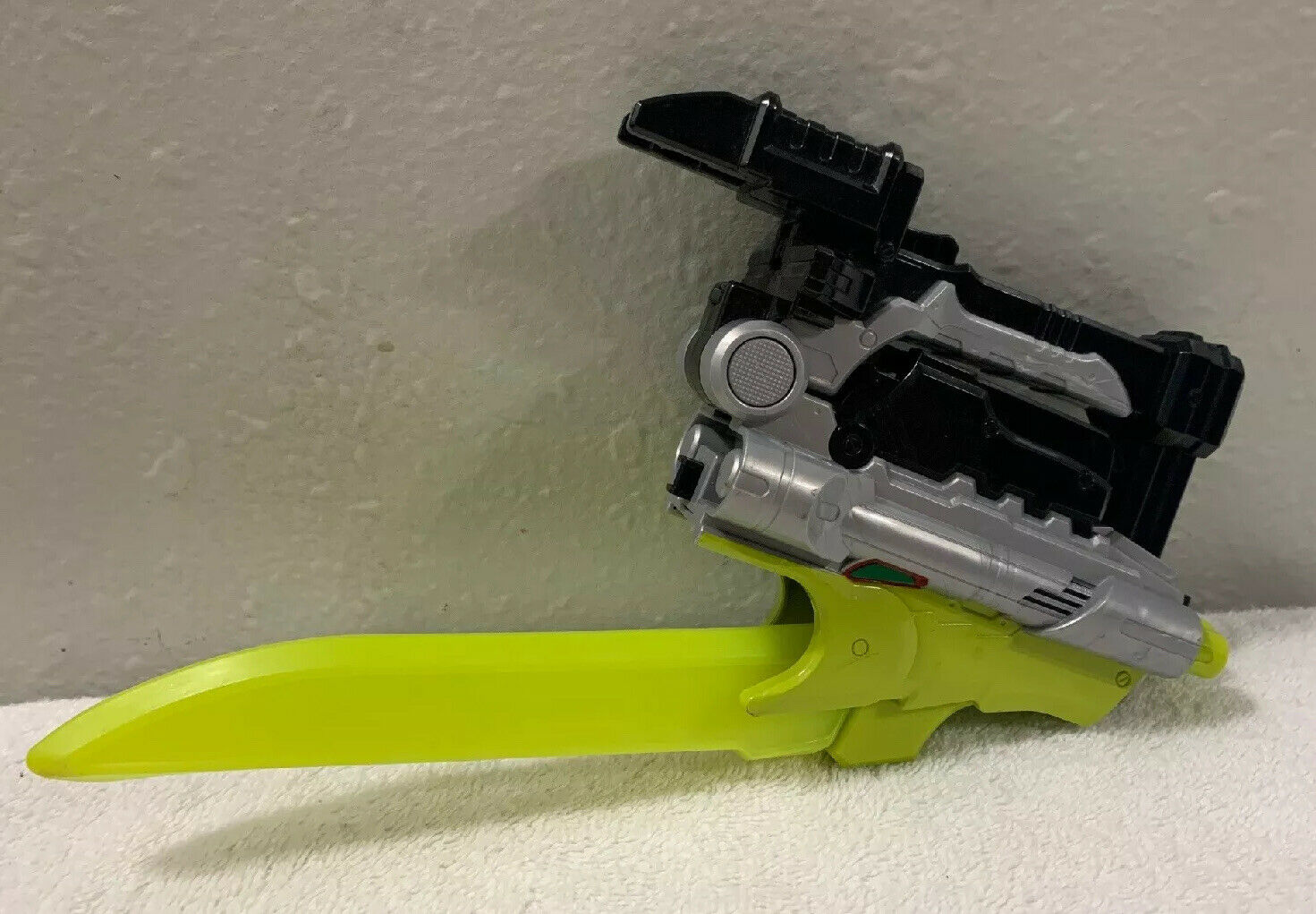 Power Rangers Dino Charger Deluxe Saber & Charge Morpher Blaster ...
