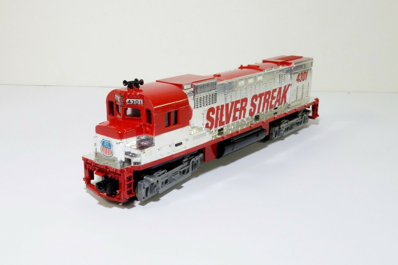 Tyco Diesel Locomotive Silver Streak 4301 HO Scale Train Engine Model ...