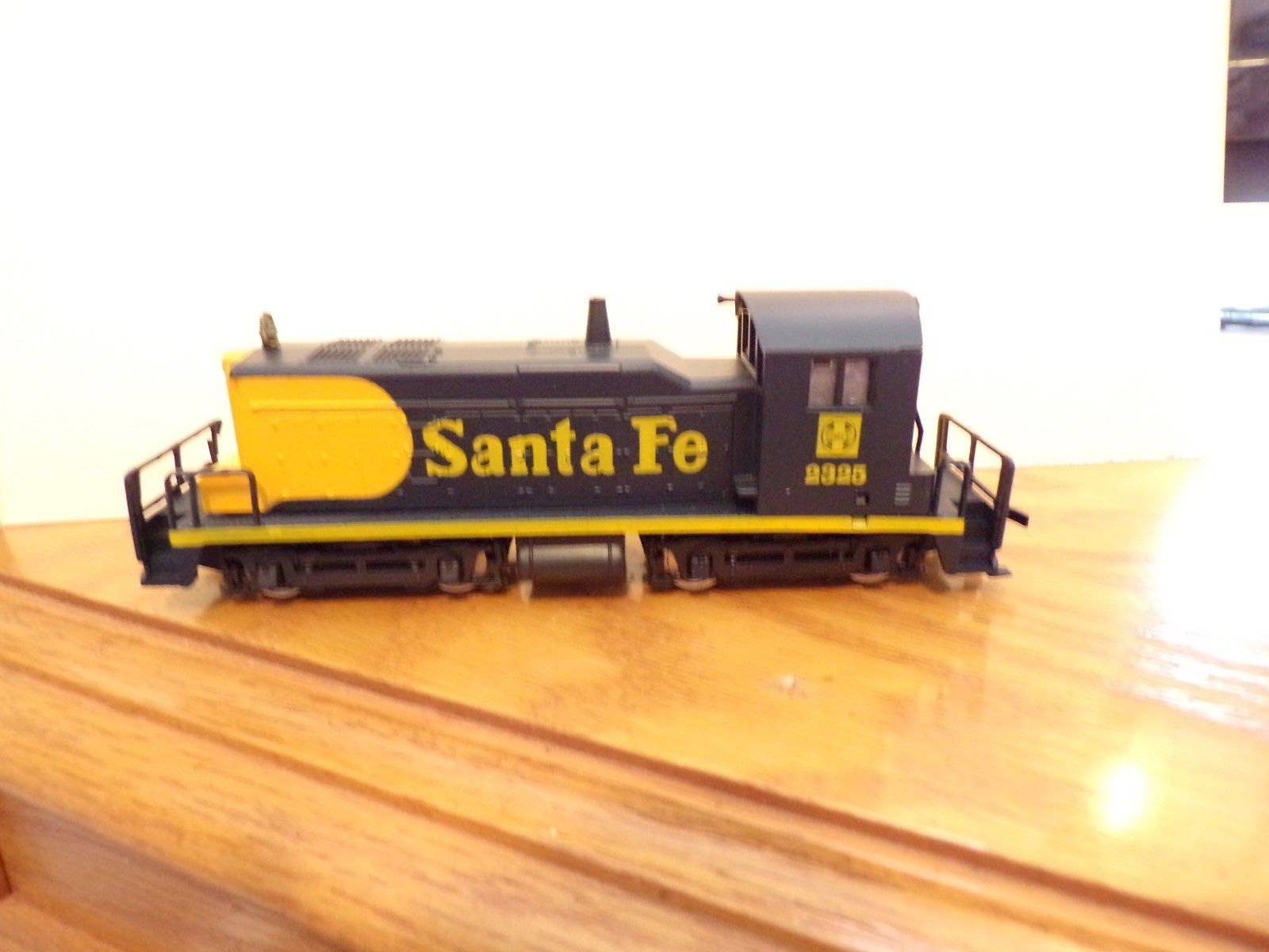 VINTAGE AHM HO SCALE SANTA FE 2325 ENGINE MADE IN YOGOSLAVIA A0199 ...