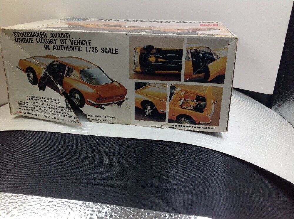 AMT 1/25 Modern Classics Studebaker Avanti Scale Model Kit | #22269334