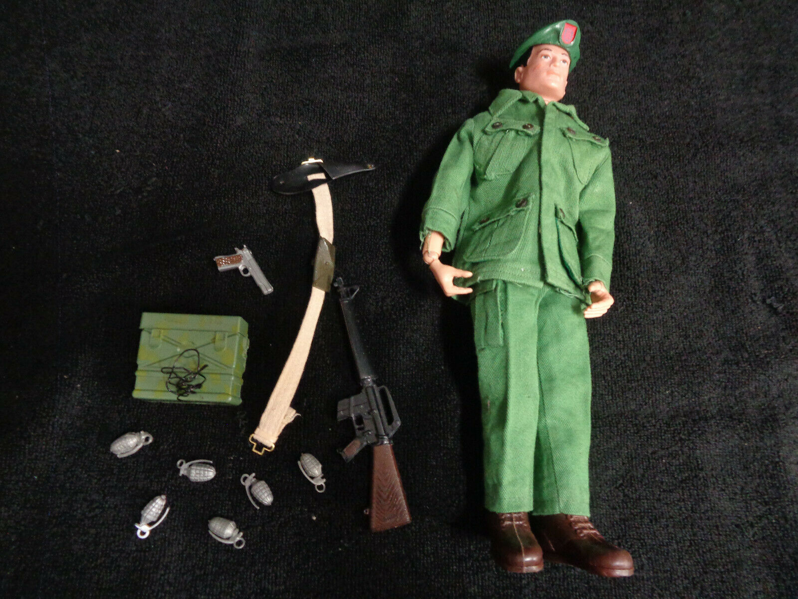 VINTAGE 1964 HASBRO GI JOE ACTION SOLDIER GREEN BERET WITH GUN & RADIO ...