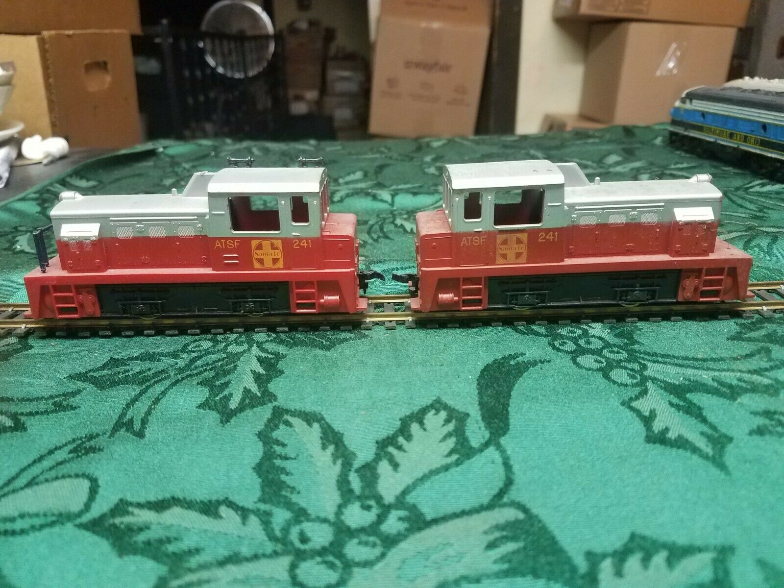2 - Vintage HO Scale Tyco ATSF Santa Fe 241 Switcher Locomotives ...