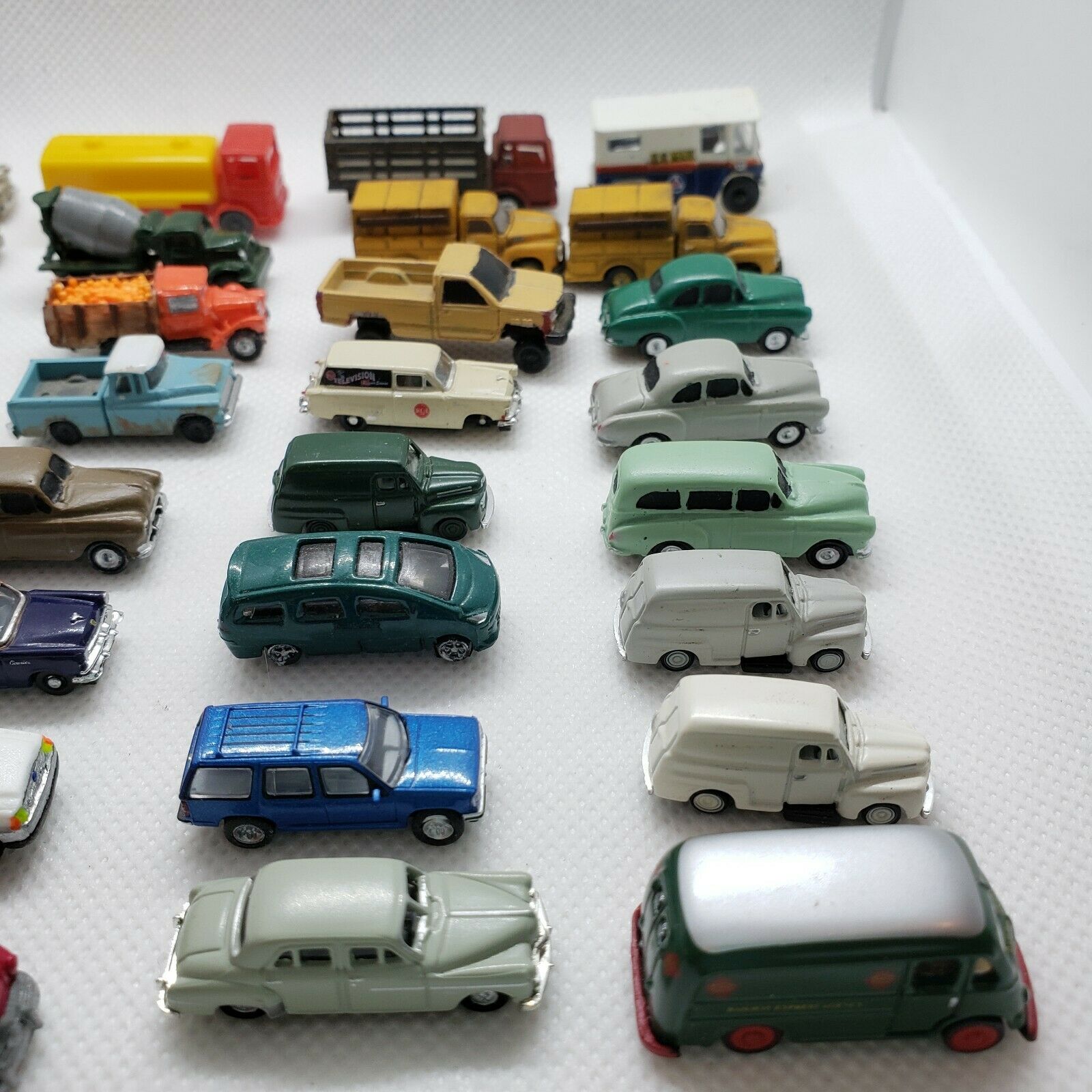 36 N SCALE CARS AND TRUCKS, PLASTIC AND METAL | #21598748