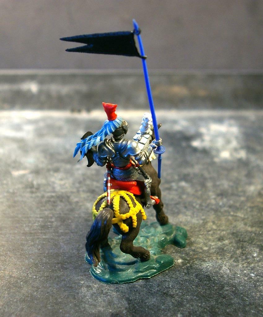 BRITAINS HERALD SWOPPET Medieval Knight Mounted With Standard 1450 ...