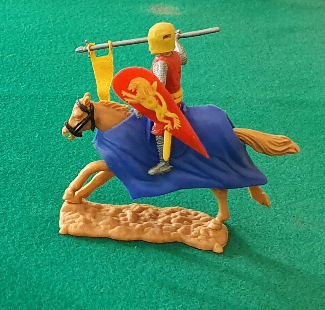 VINTAGE TIMPO TOYS MEDIEVAL KNIGHT FIGURE AND HORSE MADE IN GT. BRITAIN ...