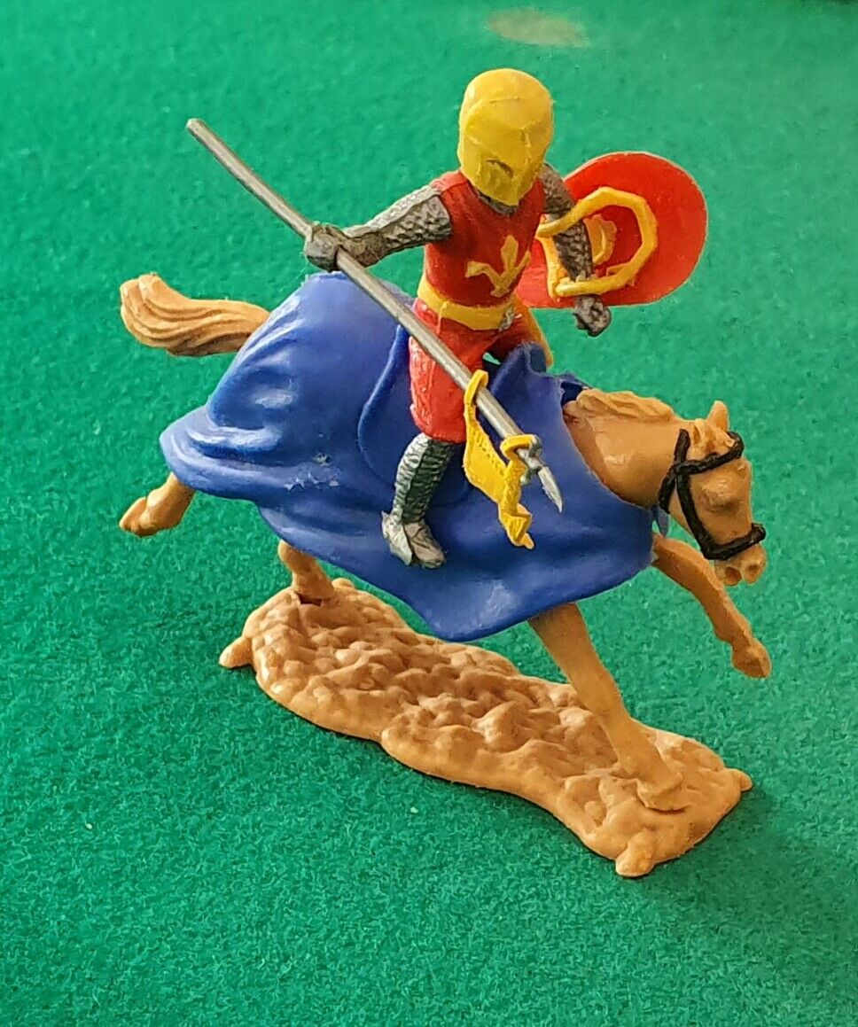 VINTAGE TIMPO TOYS MEDIEVAL KNIGHT FIGURE AND HORSE MADE IN GT. BRITAIN ...