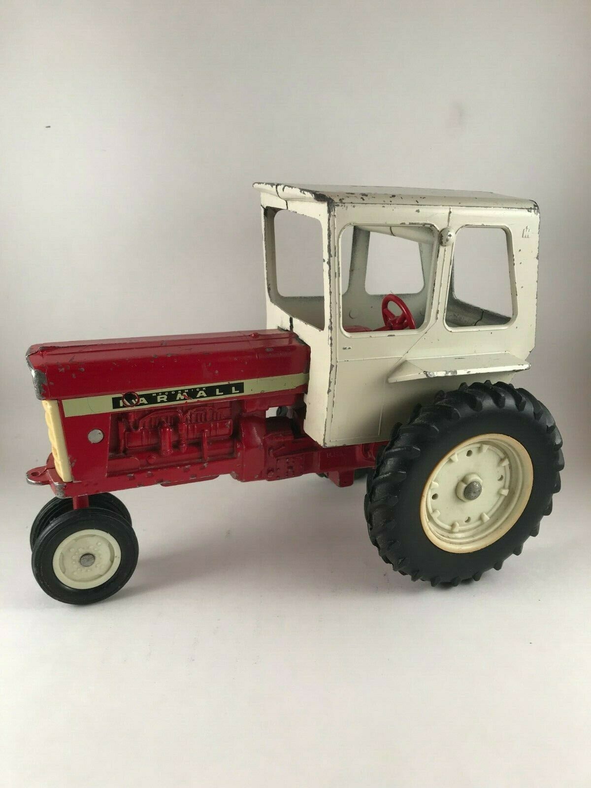 Ertl 1/16 Scale IH McCormick Farmall Tractor With Cab | #21294534