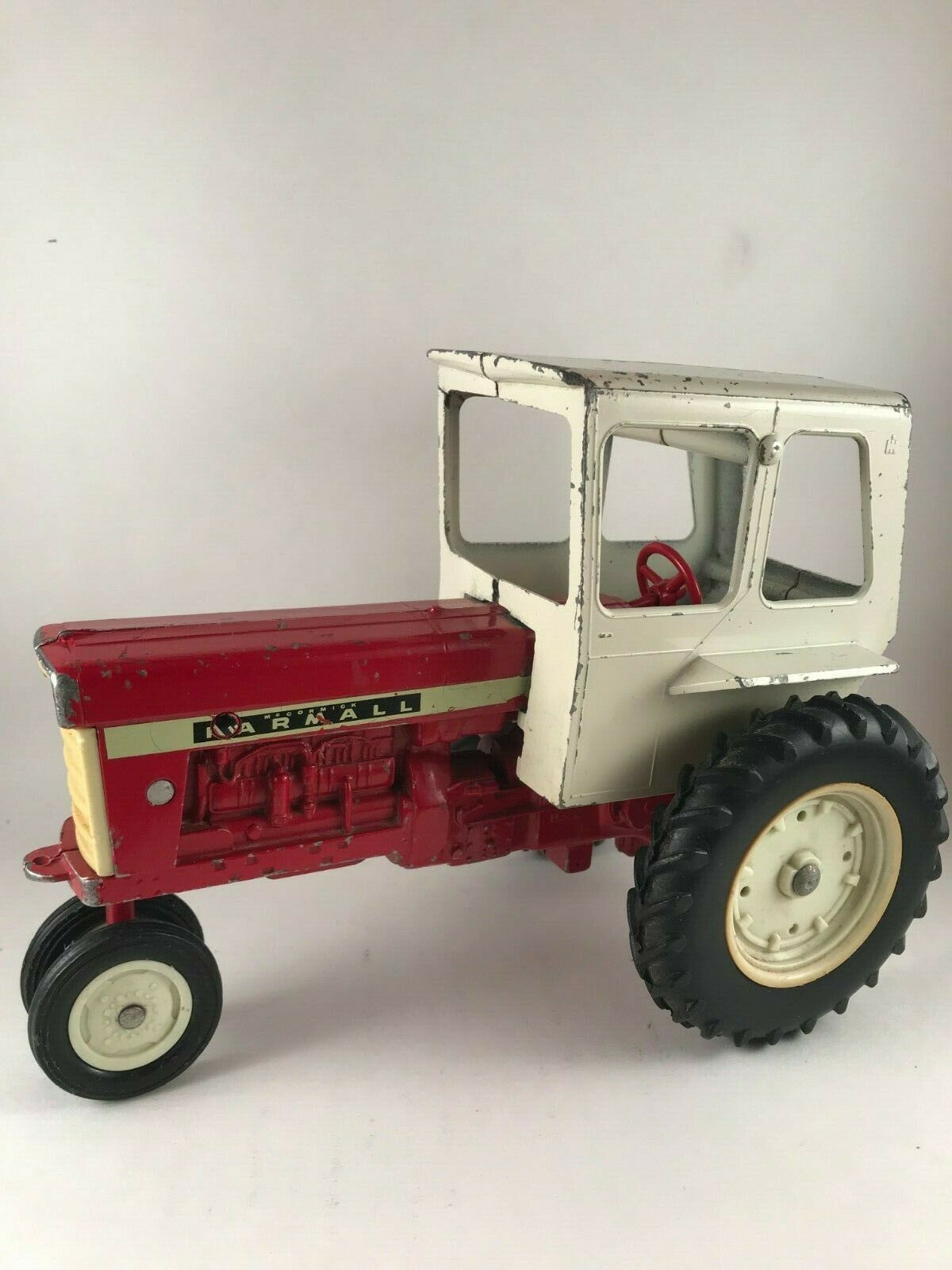 Ertl 1/16 Scale IH McCormick Farmall Tractor With Cab | #21294534