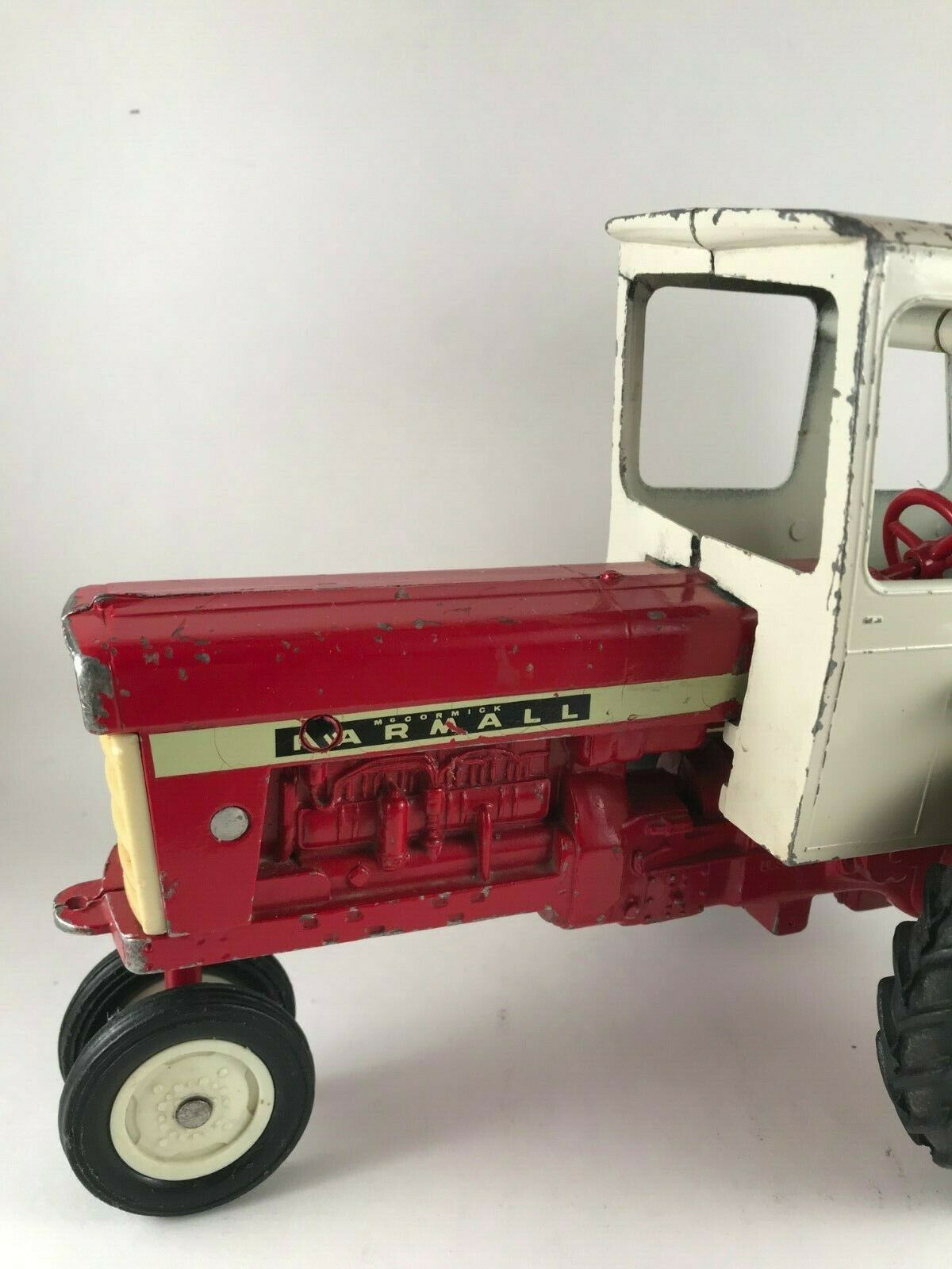 Ertl 1/16 Scale IH McCormick Farmall Tractor With Cab | #21294534