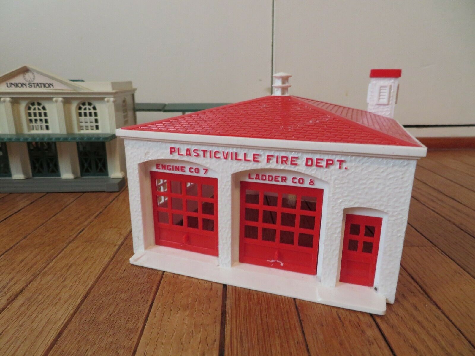 3 PLASTICVILLE O SCALE TRAIN BUILDINGS POLICE FIRE UNION STATION ...