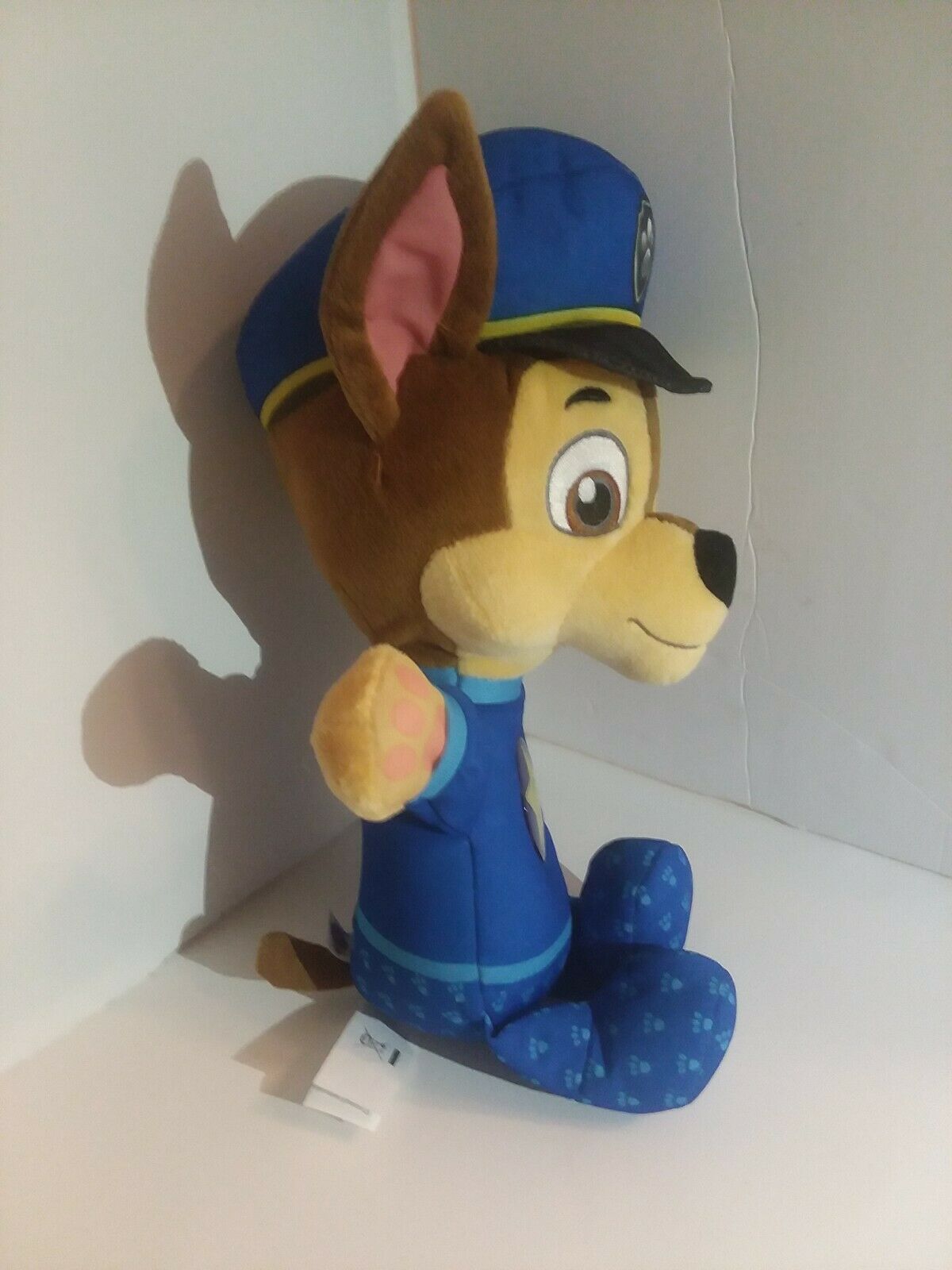 Spin Master Paw Patrol Chase Snuggle Up Musical Talking Light Up Puppy ...