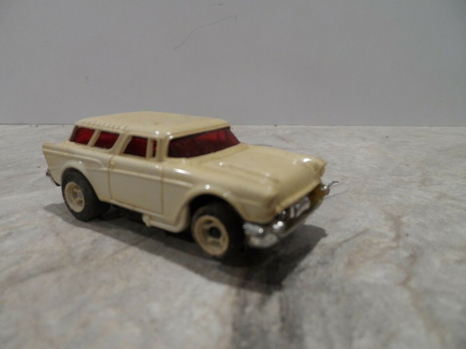 HO SCALE ELECTRIC RACING 2 DOOR CHEVY NOMAD WAGON TAN | #21126912