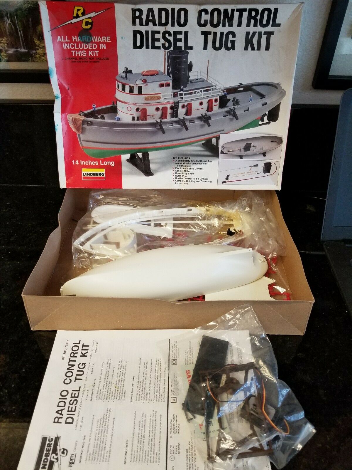 LINDBERG DIESEL TUG WITH R/C KIT SCALE MODEL KIT | #21106251