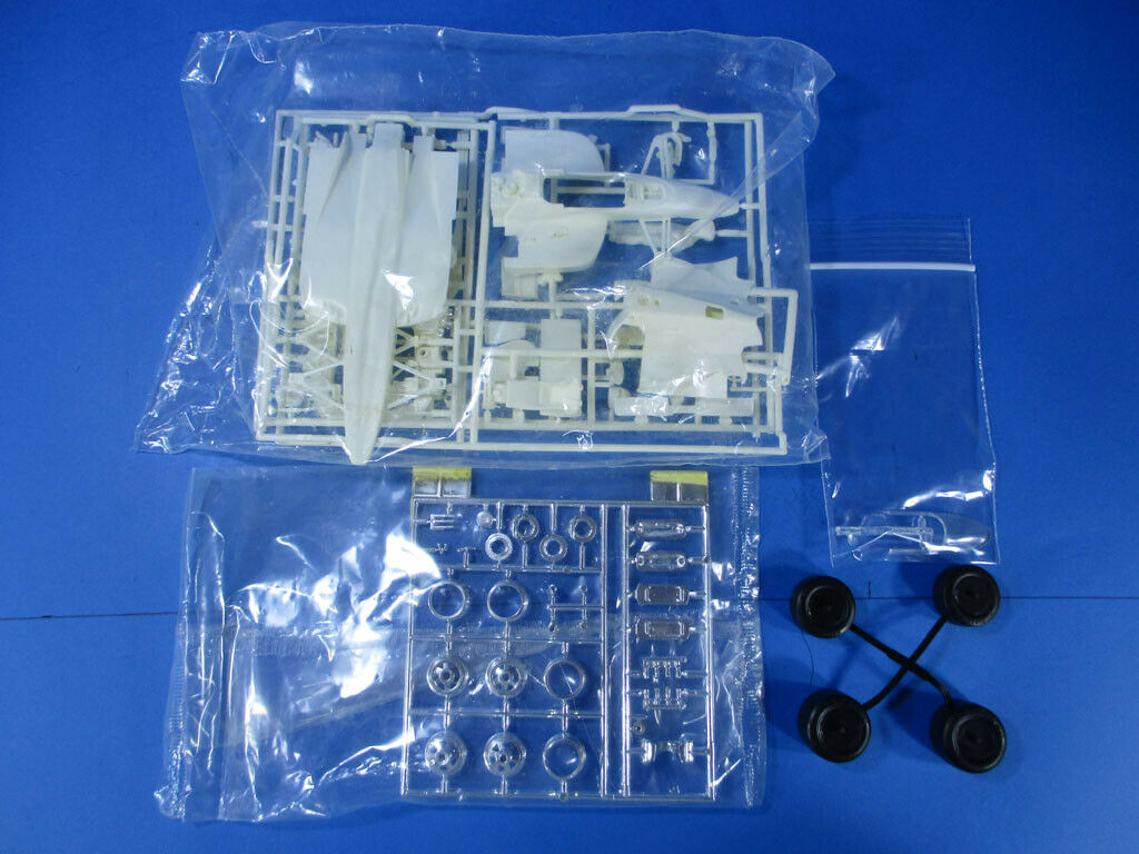 AMT ERTL 1:25 Amway - Speedway Lola Cosworth Indy Car Plastic Model Kit ...
