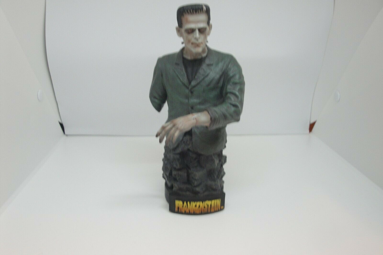 Universal Monster Frankenstein Limited Bust X Plus Statue Box Poor ...