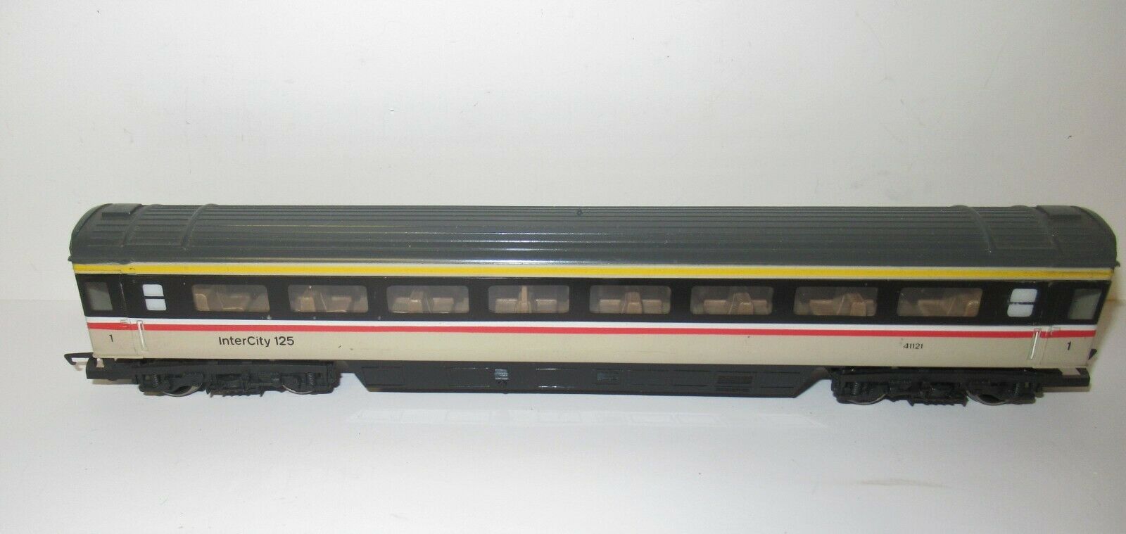 Hornby HO/OO Scale InterCity 125 Passenger Car With Interior | #20927212