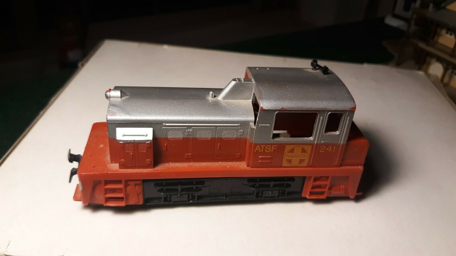 Vintage HO TYCO Santa Fe Train Engine Locomotive ATSF 241 | #20909998
