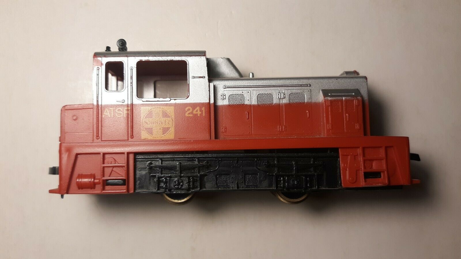 Vintage HO TYCO Santa Fe Train Engine Locomotive ATSF 241 | #20909998