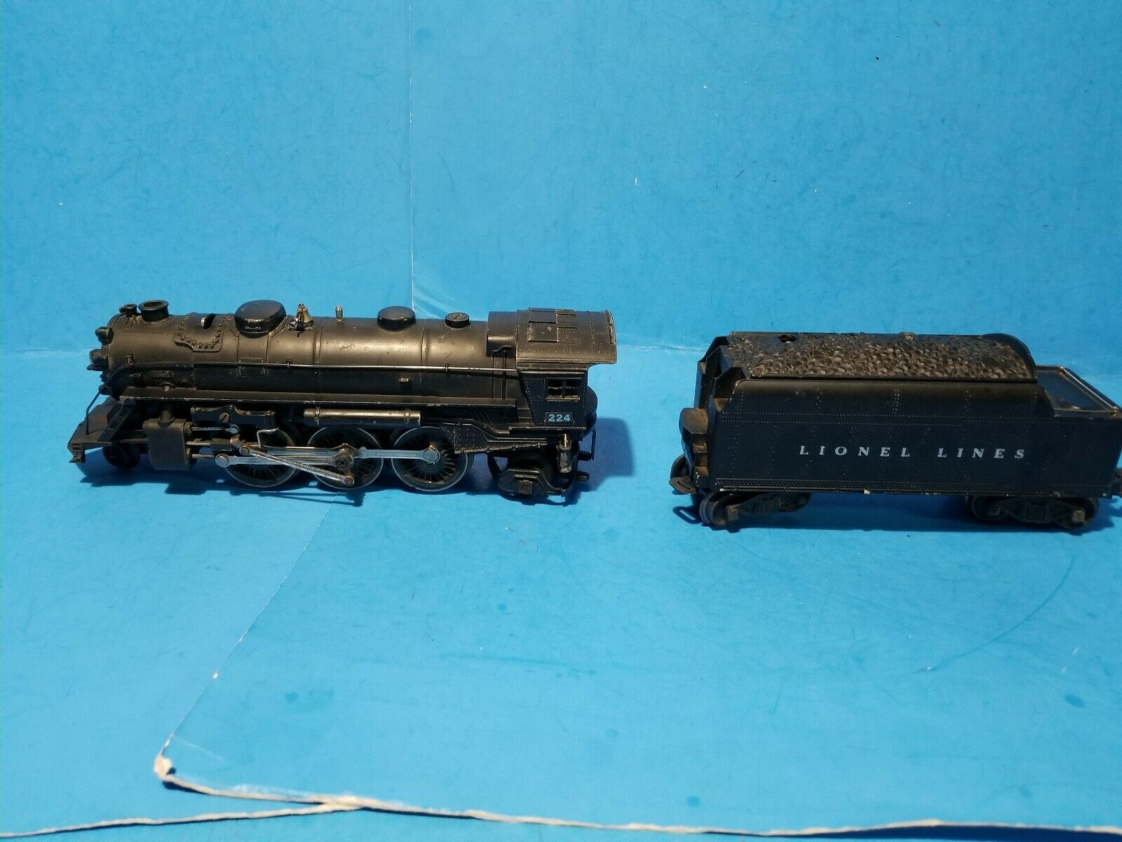 LIONEL VINTAGE 224 ENGINE, 6466W TENDER O GAUGE WITH 4 CAR SET | #22327379