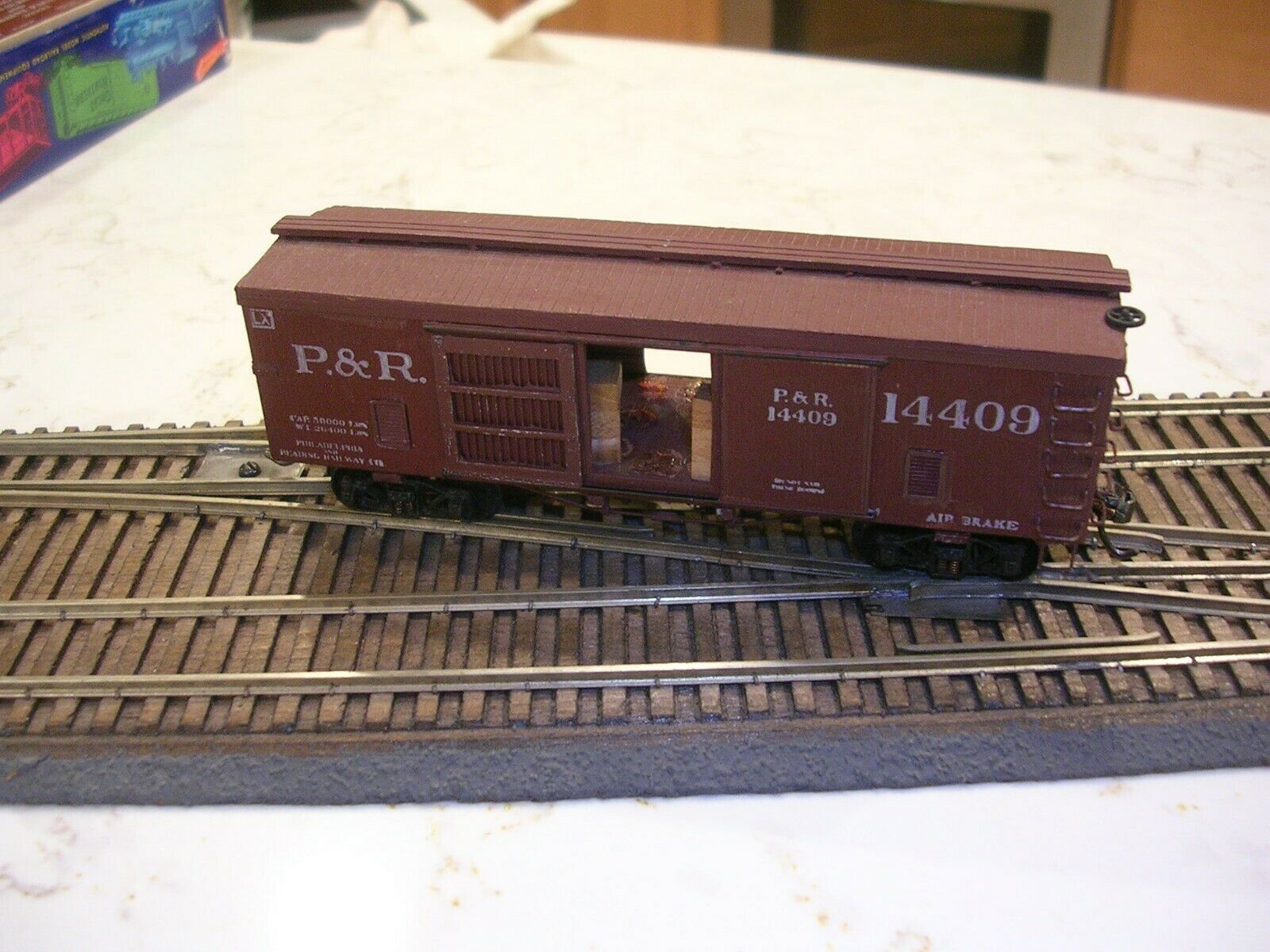 HO Central Valley 34 ' Old Wood Vented Box Car For Phil & Reading Built ...