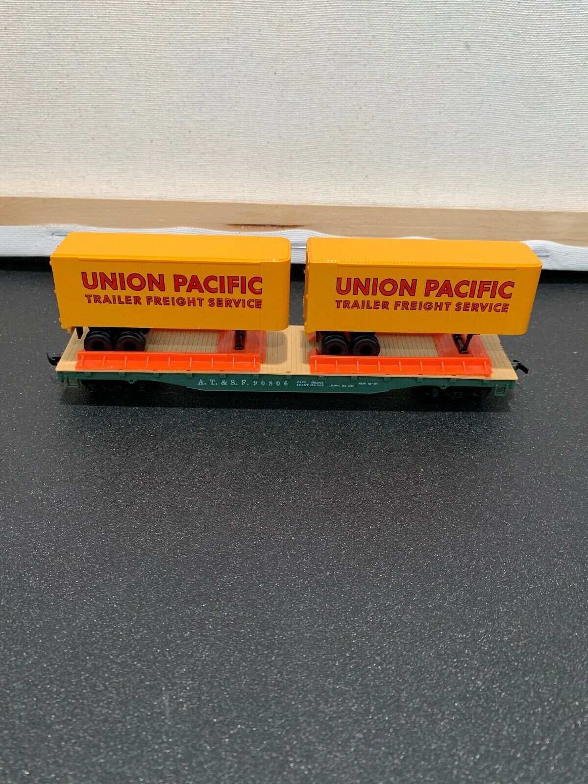 Tyco HO Scale Union Pacific Piggy Back Trailers And ATSF Flat Bed Car ...