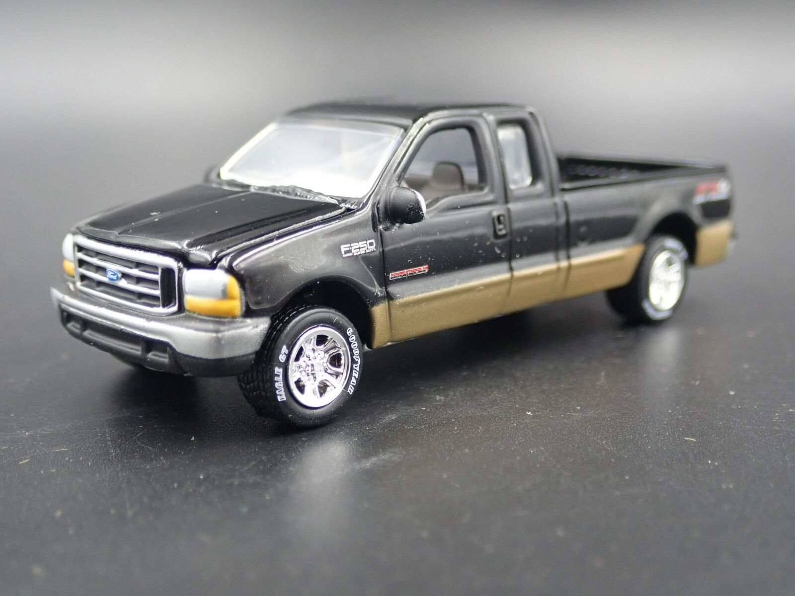 2003 03 FORD F250 4X4 CAB LARIAT PICKUP TRUCK 1:64 SCALE DIECAST MODEL ...