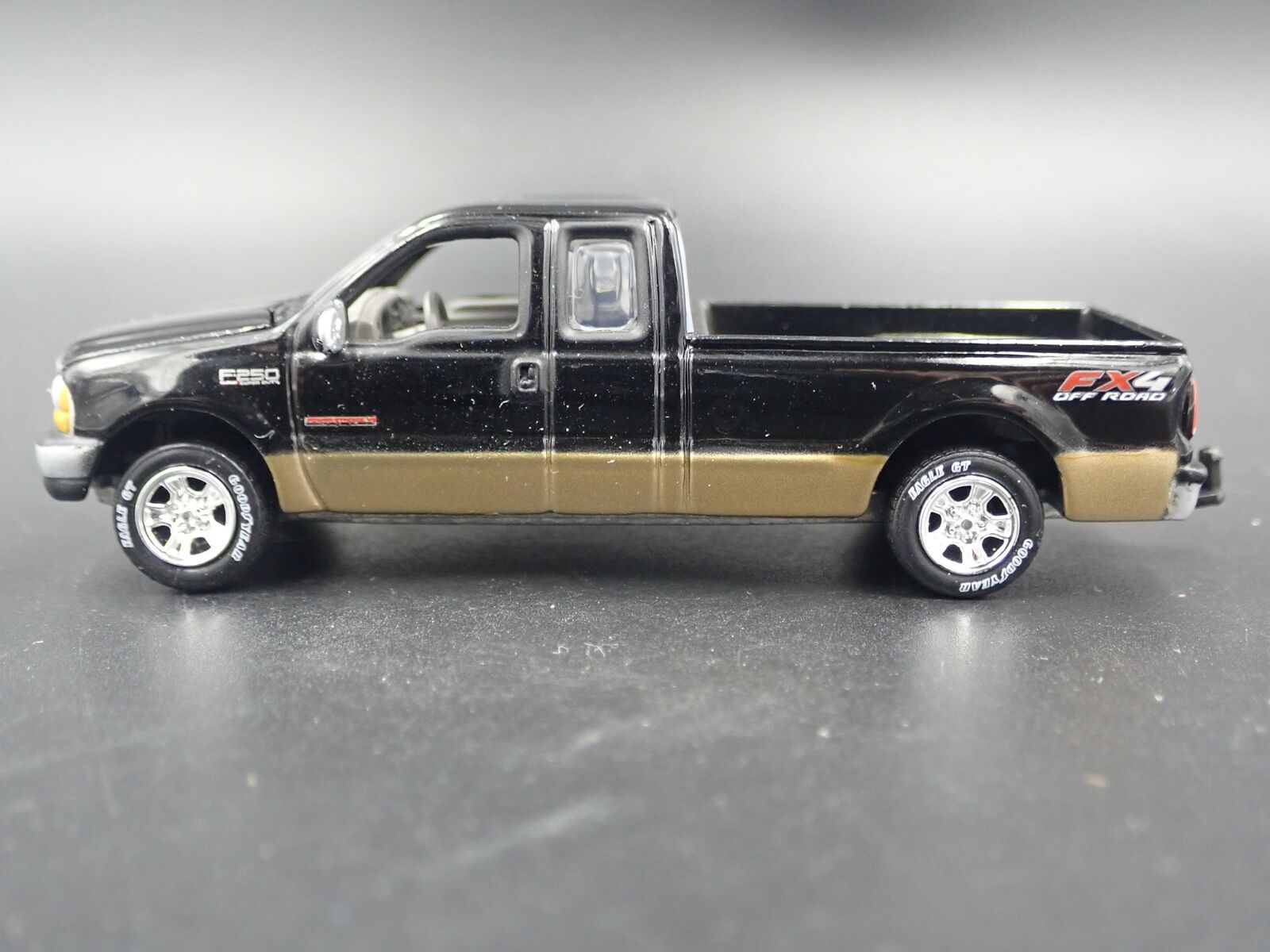 2003 03 FORD F250 4X4 CAB LARIAT PICKUP TRUCK 1:64 SCALE DIECAST MODEL ...