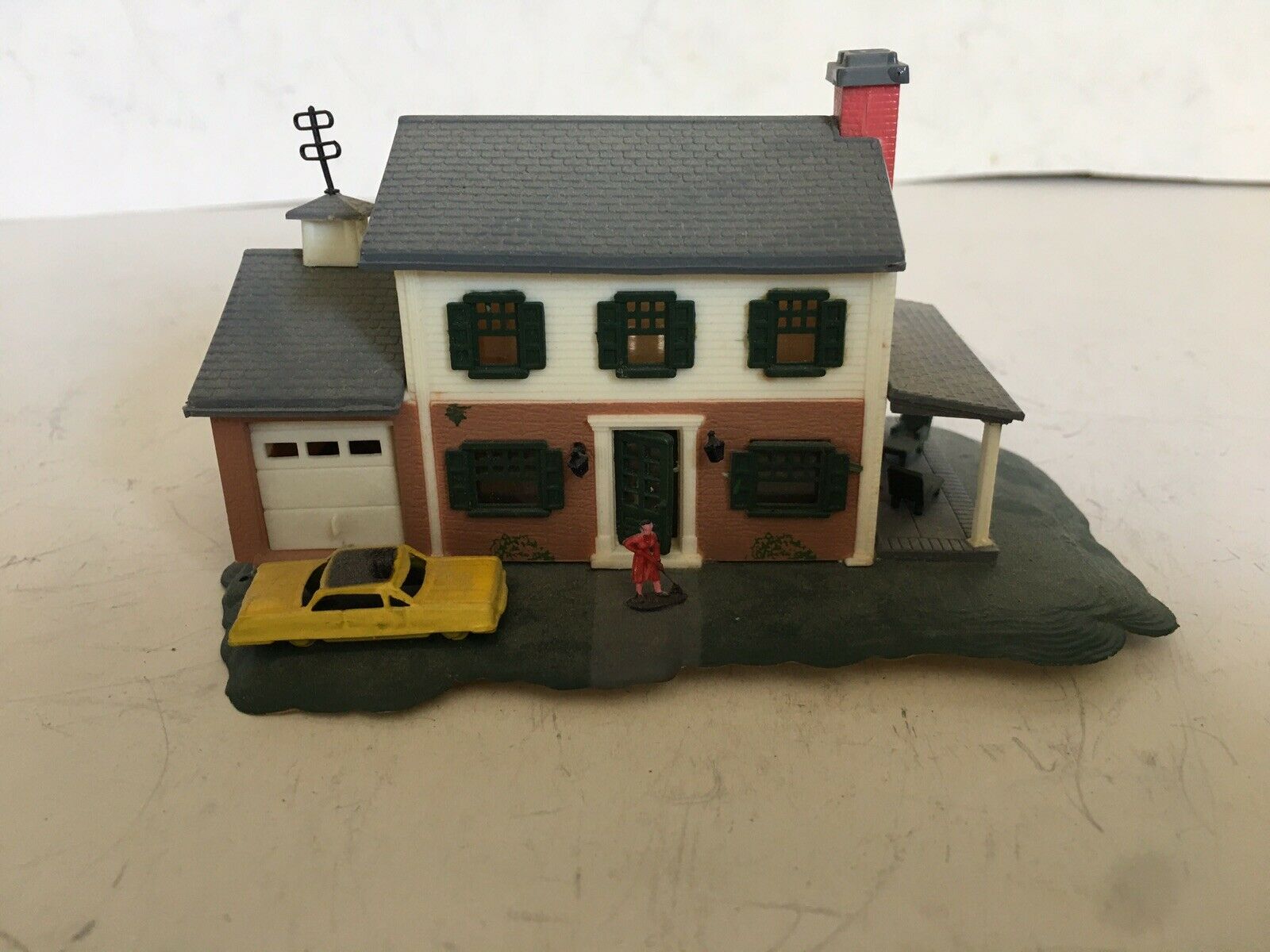 Model Power POLA N Scale Model Train Building Built Kit House W ...